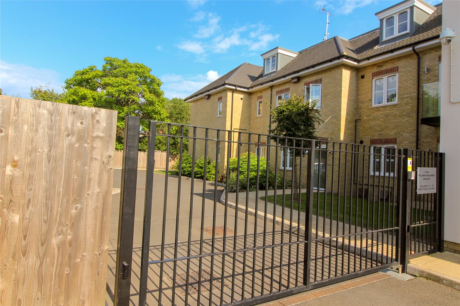 Flat 3 Brittany Court, 16A Plantagenet Road, Barnet, Herts, EN5 5JG ...