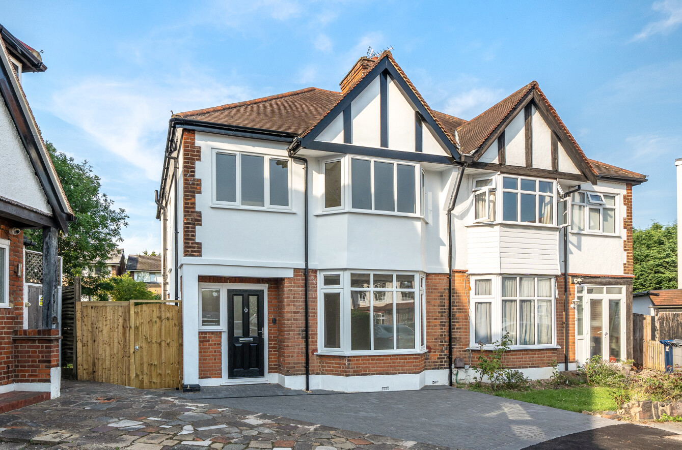 Barons Gate, Barnet, EN4 8SU | Hunters Barnet